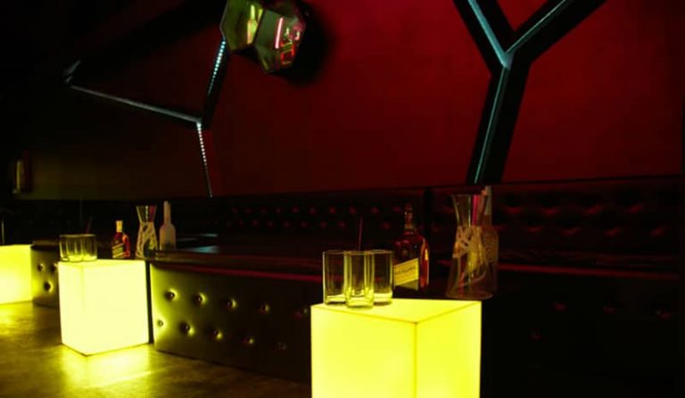 5 Popular Spots to Enjoy Nightlife in Mumbai - Trans India Travels